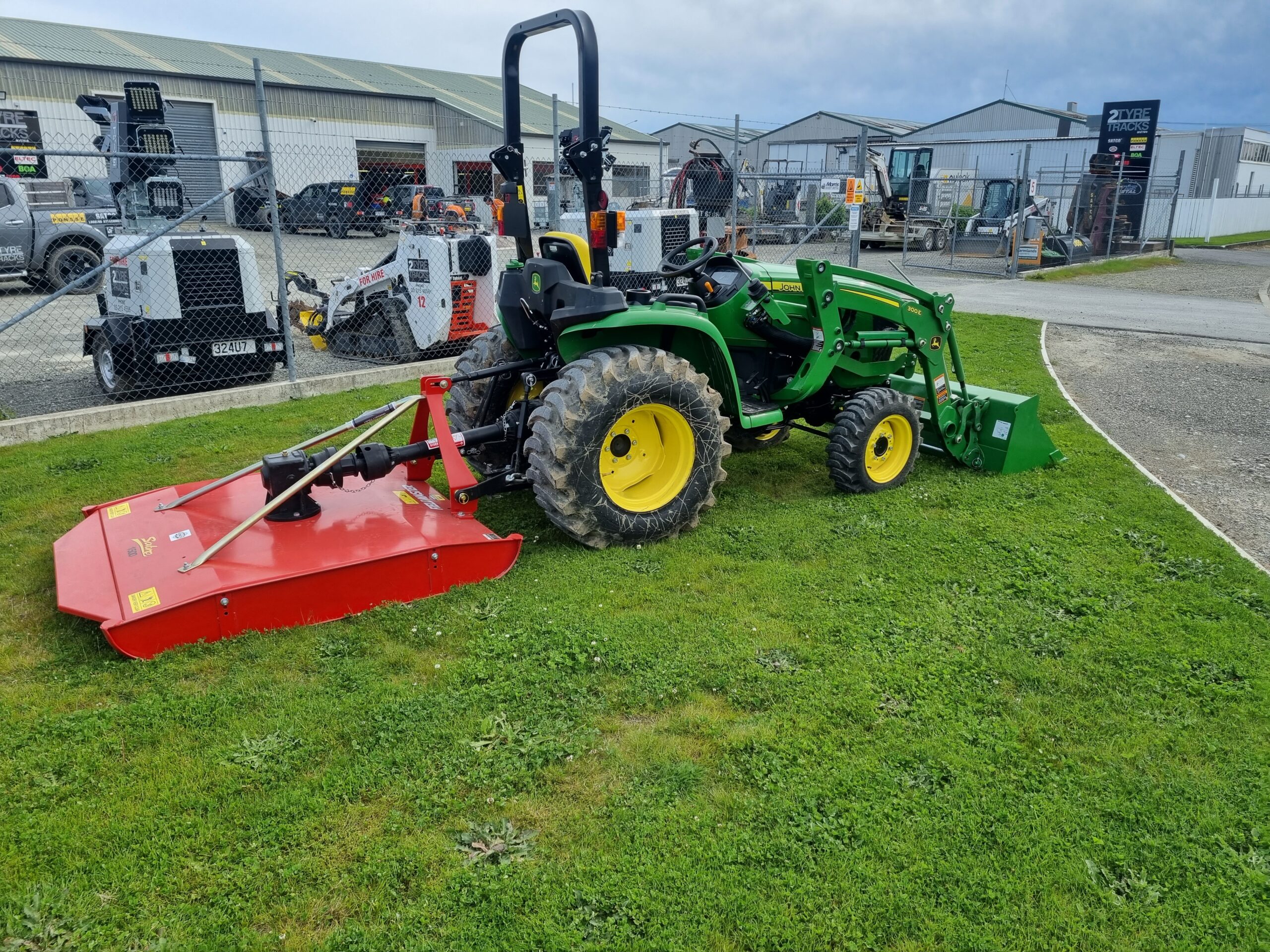 John Deere 3038 - 2 Tyre Tracks and Hire